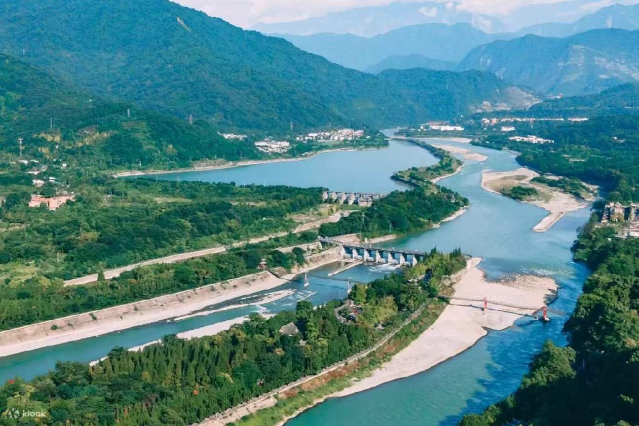 Tur 1 Hari ke Chengdu Dujiangyan & Gunung Qingcheng (Tur Sehari ke Dua ...