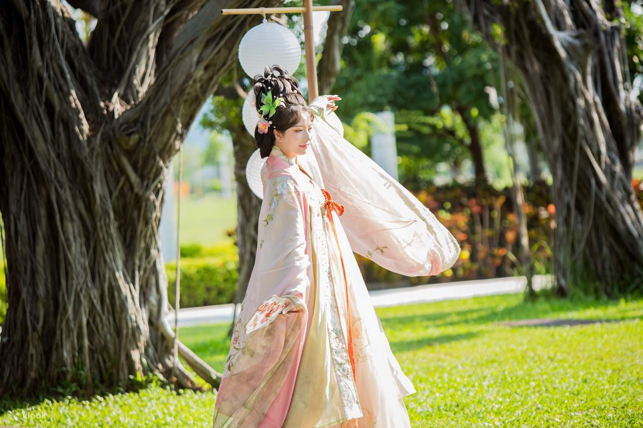 Tainan: Ancient Chinese Hanfu Costume Rental Experience - Klook The Bahamas