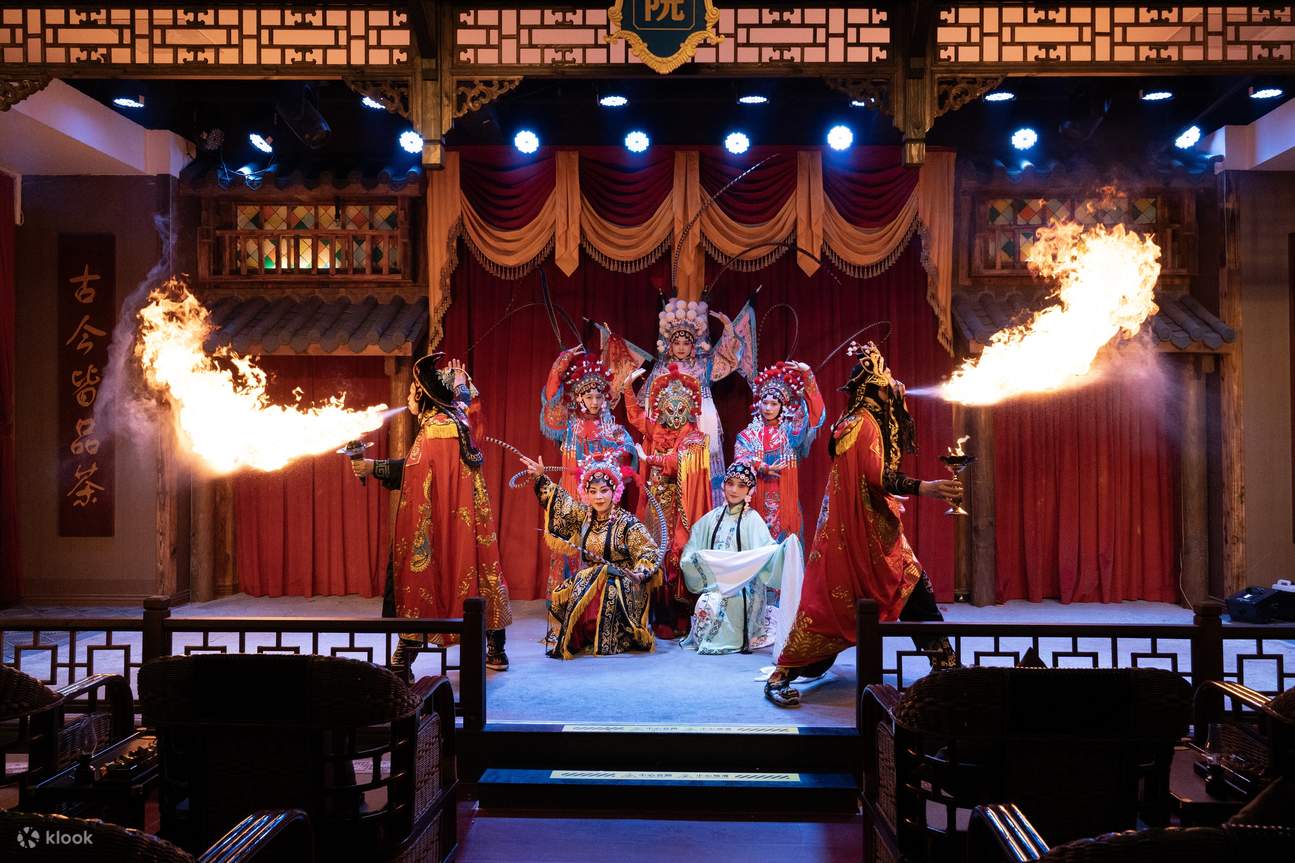 One-Day Private Tour: Chongqing Hot Pot Feast & Theater Culture (Yangtze River Cableway + Light ...