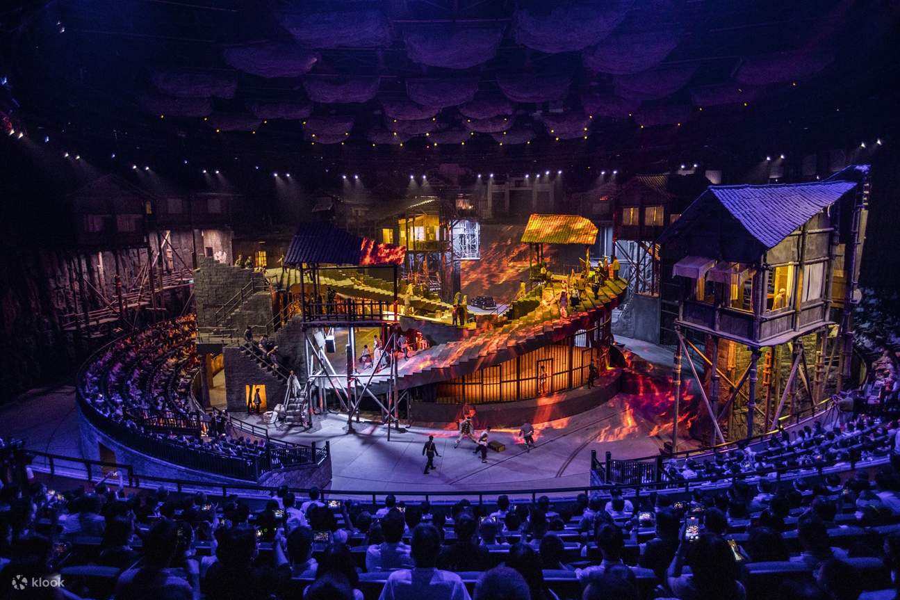 Chongqing 1949: A must-see performance at Hongyan in Chongqing, with 360-degree rotating ...