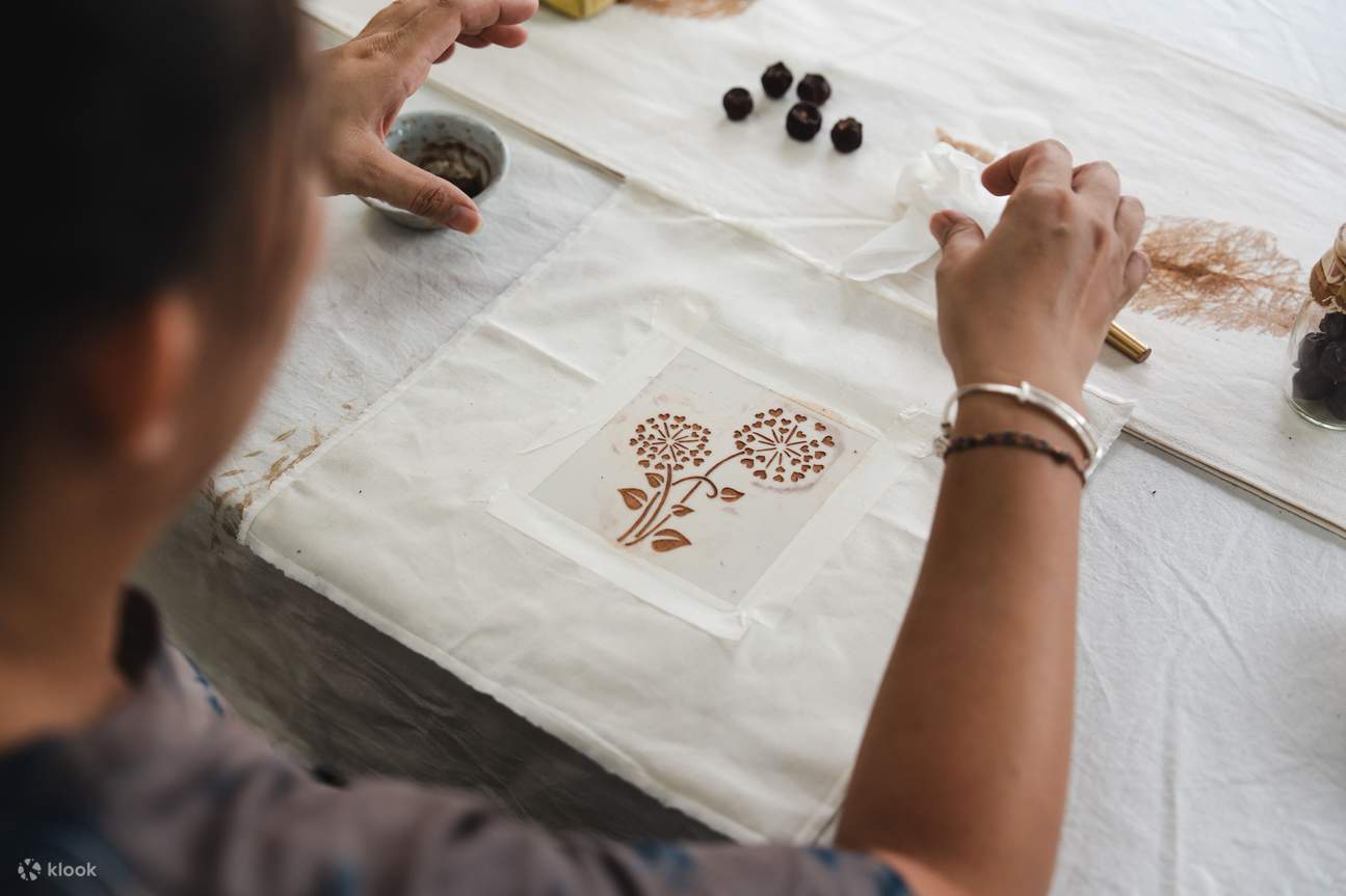 Hualien: Aluba Dyeing Workshop Persimmon Dyeing Experience - Klook ...