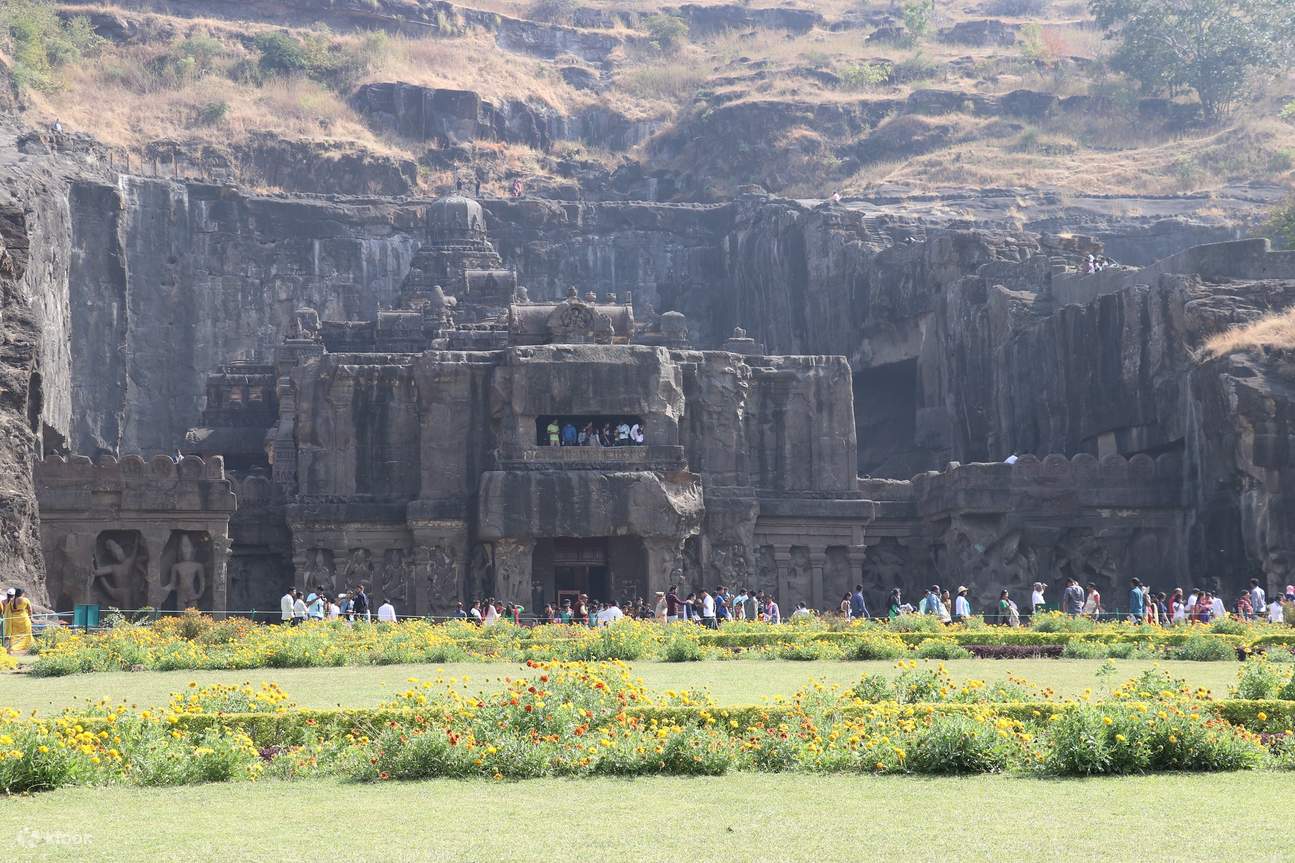 Isang Araw na Paglalakbay sa mga Yungib ng Ajanta at Ellora mula sa ...