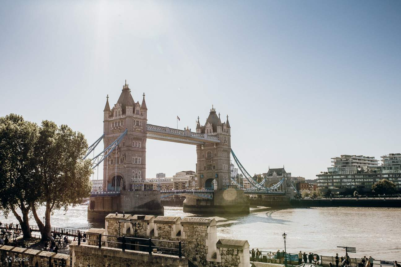 Tower of London Tour with Crown Jewels Early Access & River Cruise - Klook