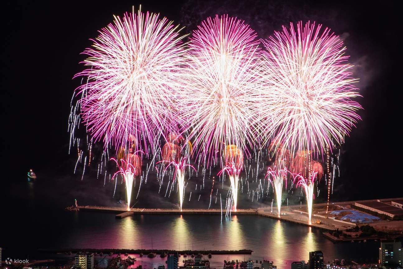 Atami Fireworks Festival, Hakone Jukokutoge Ropeway, and Kinomiya ...
