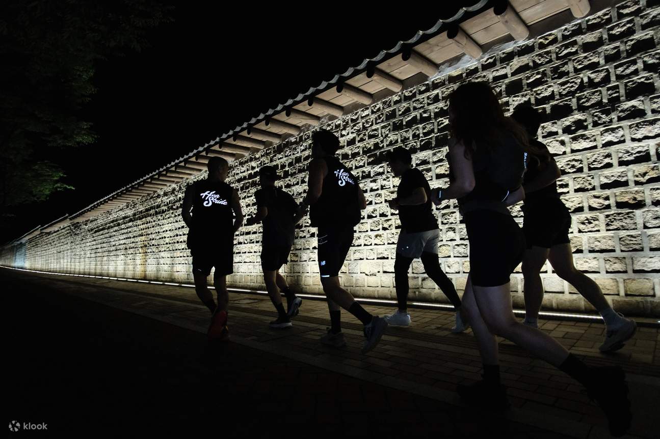 Seoul Gwanghwamun Loop Running Tour - Klook Canada