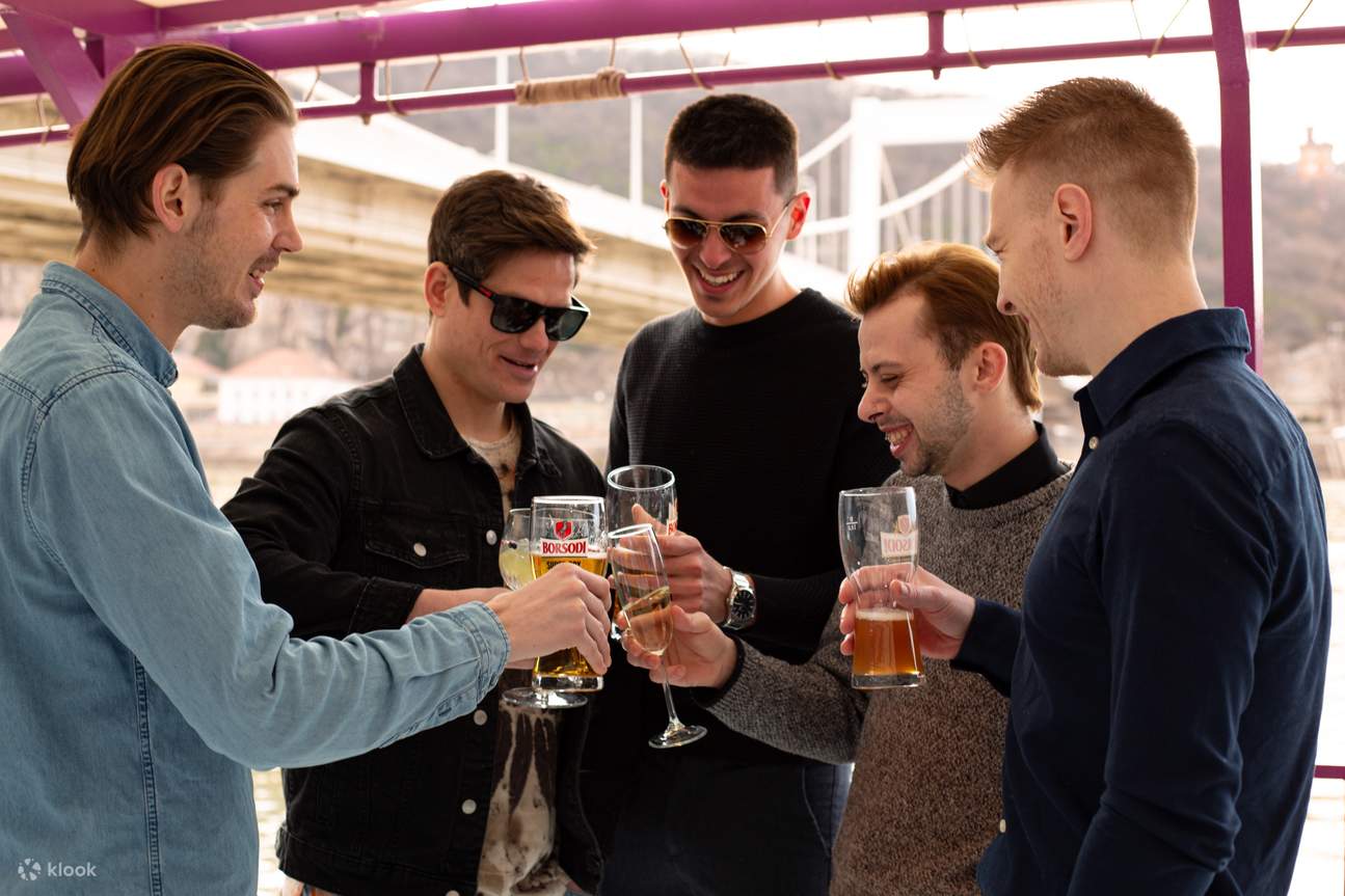 Sightseeing Cruise with Unlimted Booze in Budapest Cruise Tour - Klook