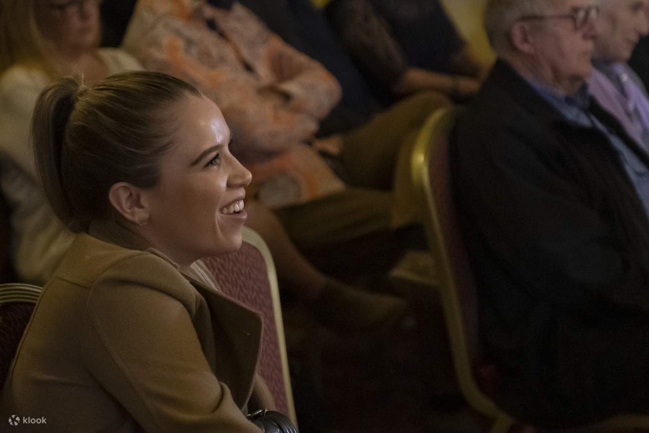 Soirée Ajaib Pesulap Pria dengan Canapés - Klook Indonesia