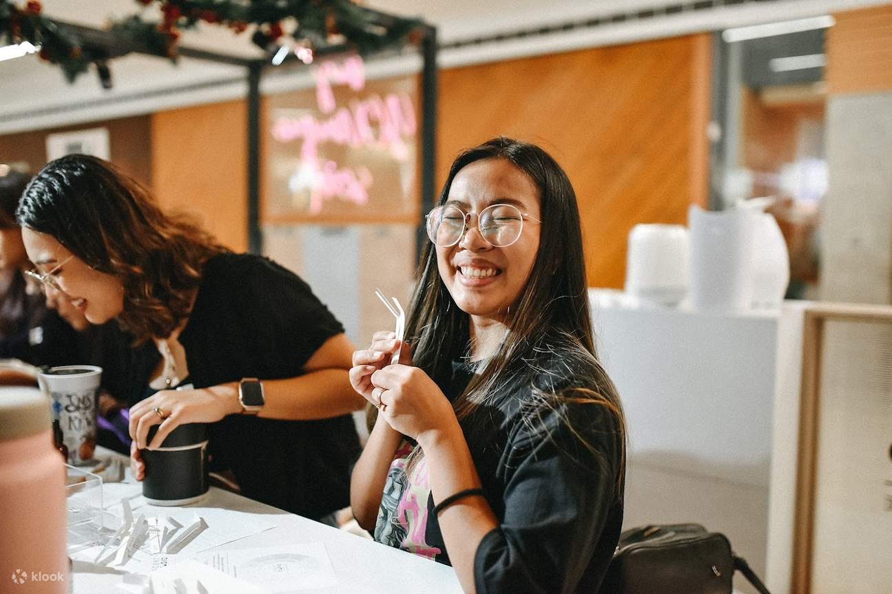 Ciptakan Aroma Khas Anda: Workshop Pembuatan Parfum di Scent Studio - Klook Indonesia