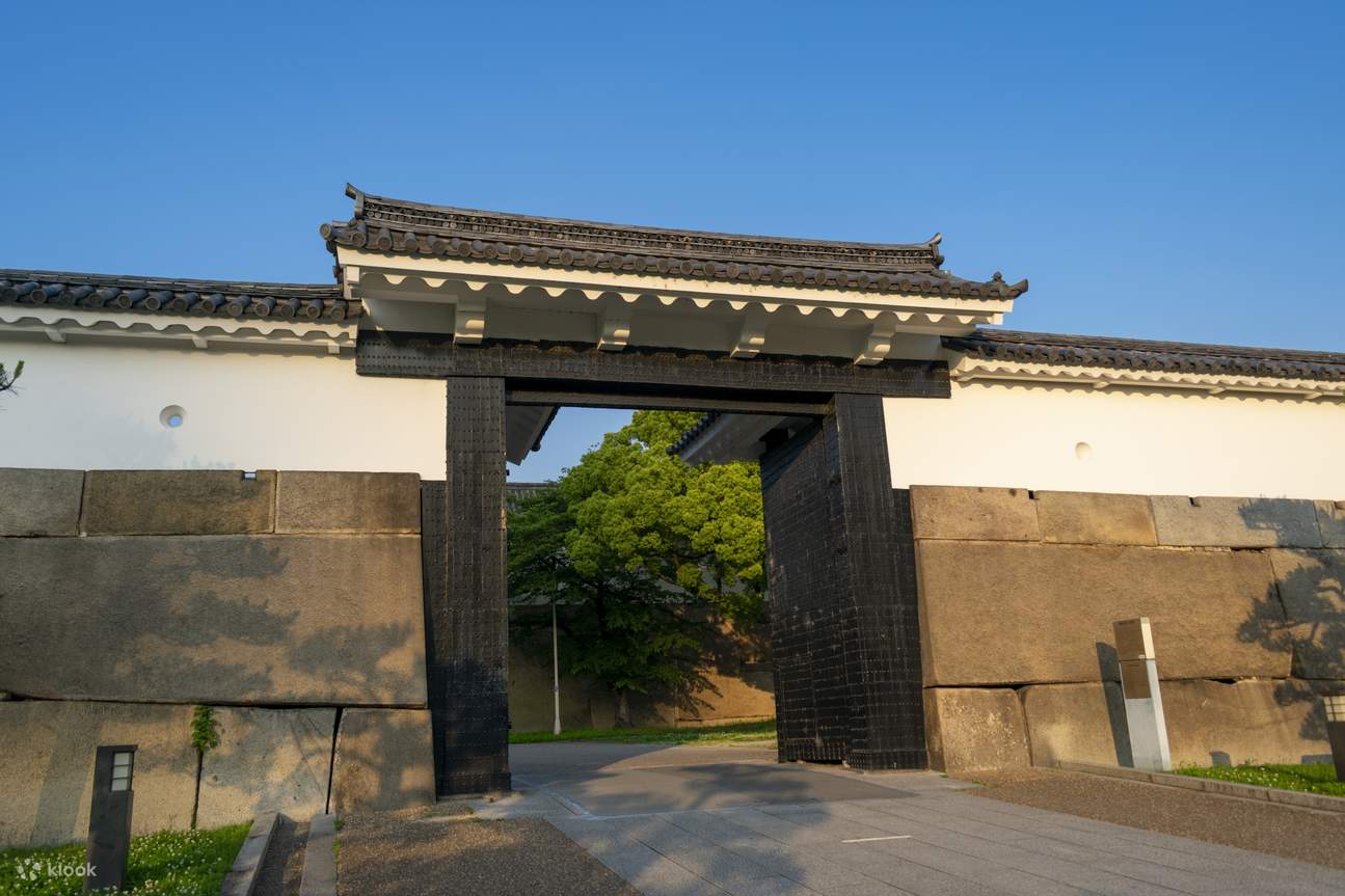 Osaka Castle Historical Private Tour: Stories of Samurai and Shoguns ...