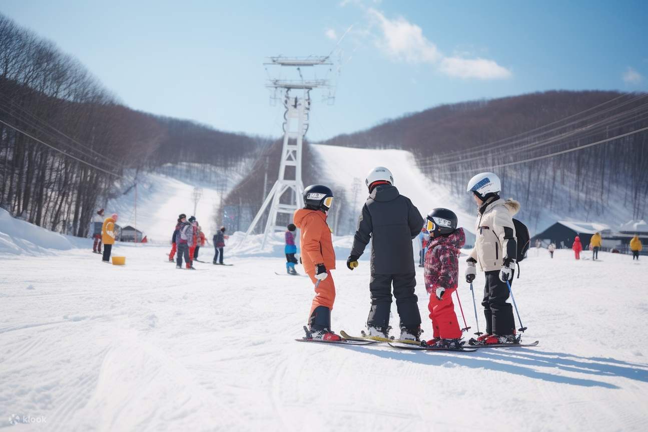 Hokkaido Otaru sightseeing and skiing day trip Departing from Sapporo ...