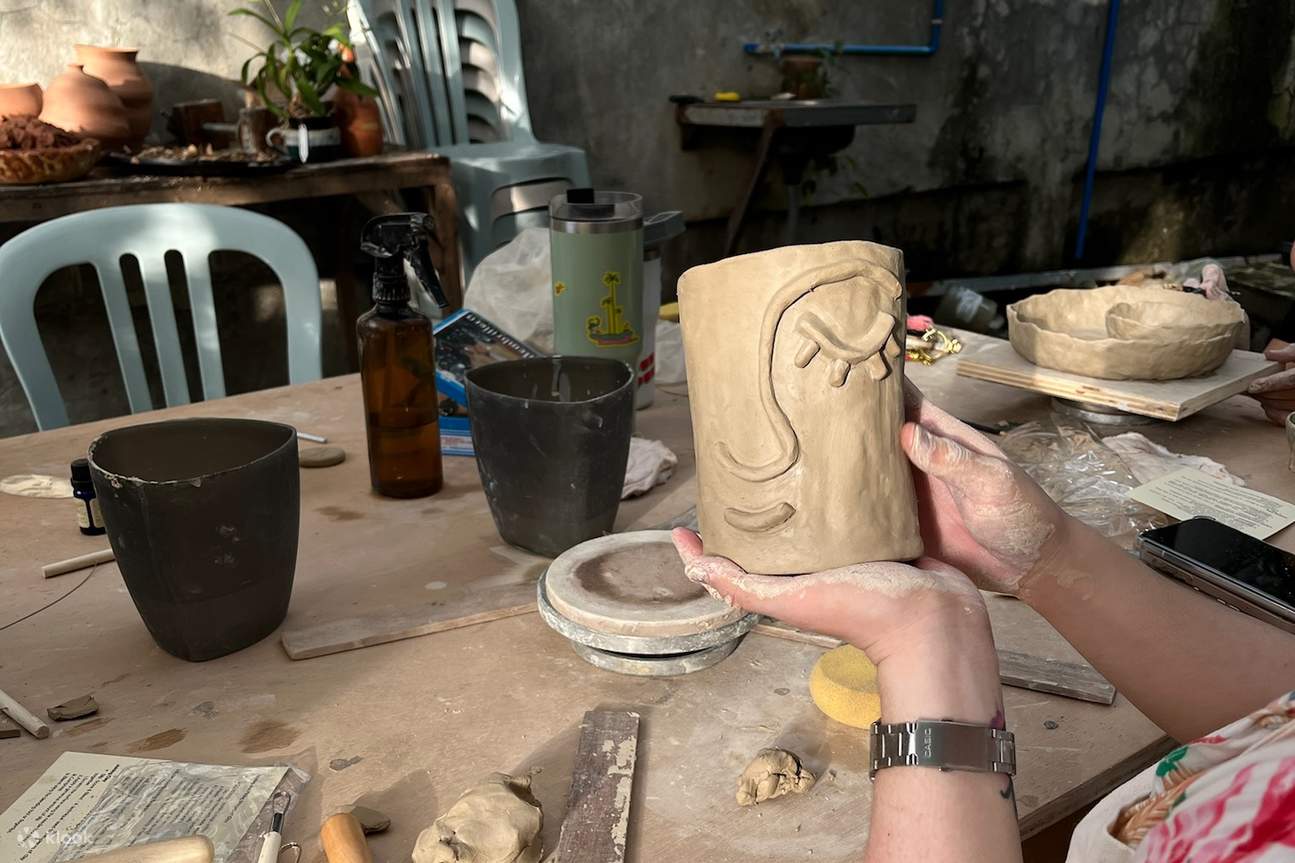 Xưởng gốm tại La Union của Putik Friends Pottery Studio & Cafe - Klook ...