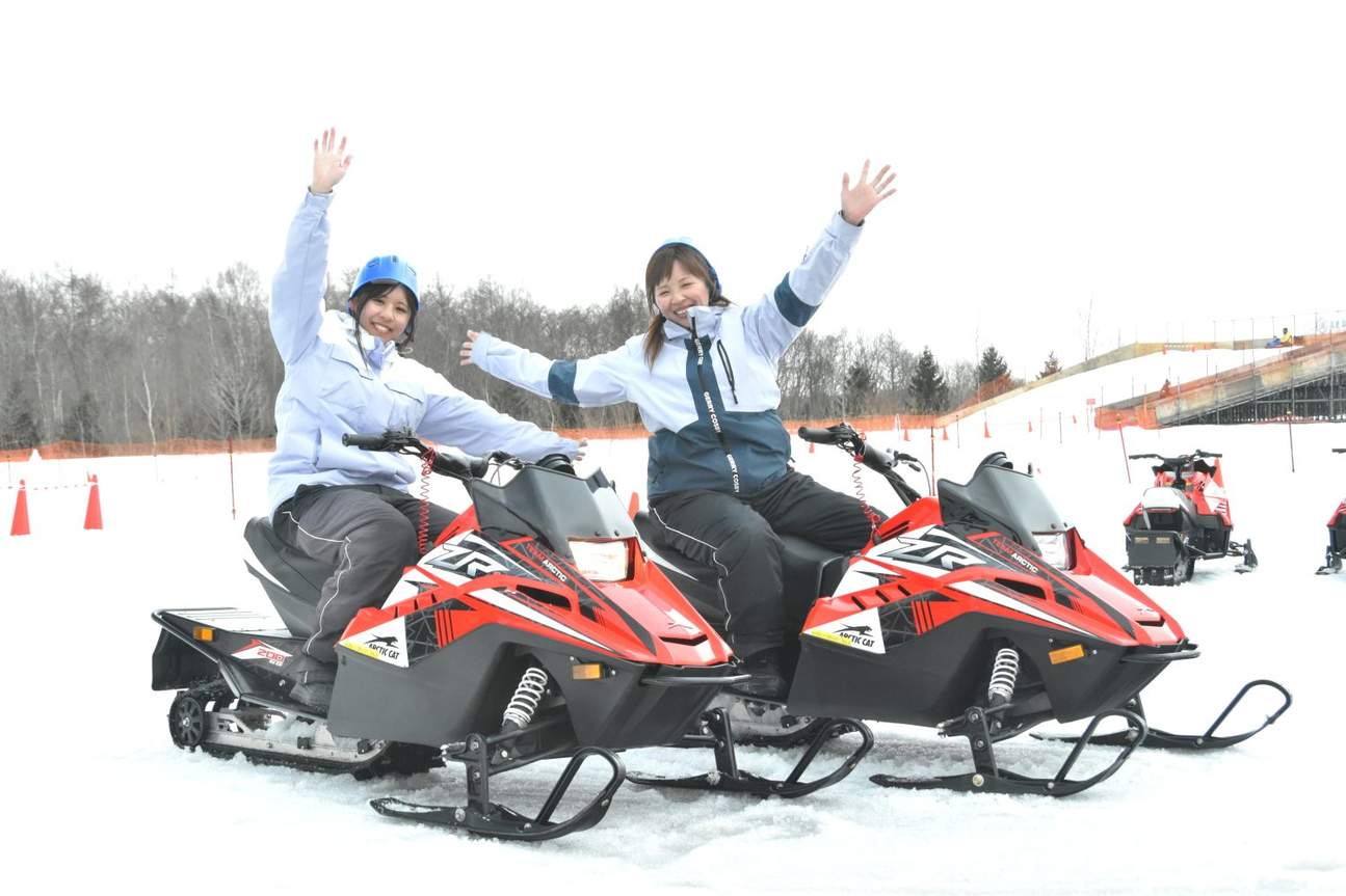 Paglalaro sa Niyebe sa Hokkaido at Pananghalian sa Chitose North Snow ...