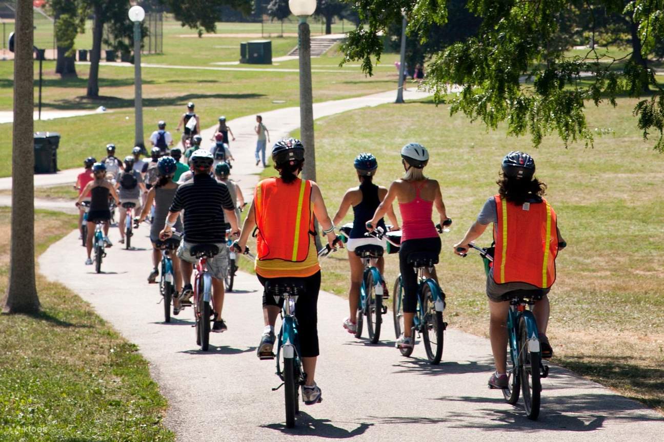 Lakefront Neighborhood Bike Tour - Klook