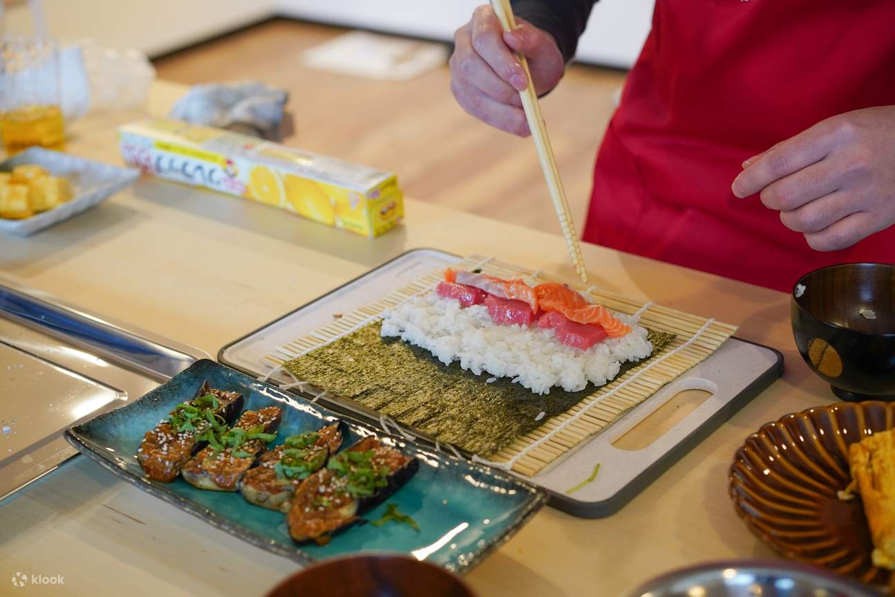 Kelas Memasak Sushi Roll dengan Kunjungan ke Supermarket Lokal di Tokyo ...