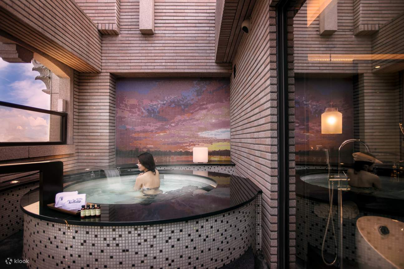 Yilan: Zhongtian Hot Spring Resort Hotel - Qingbo Hot Spring Spa Pool ...