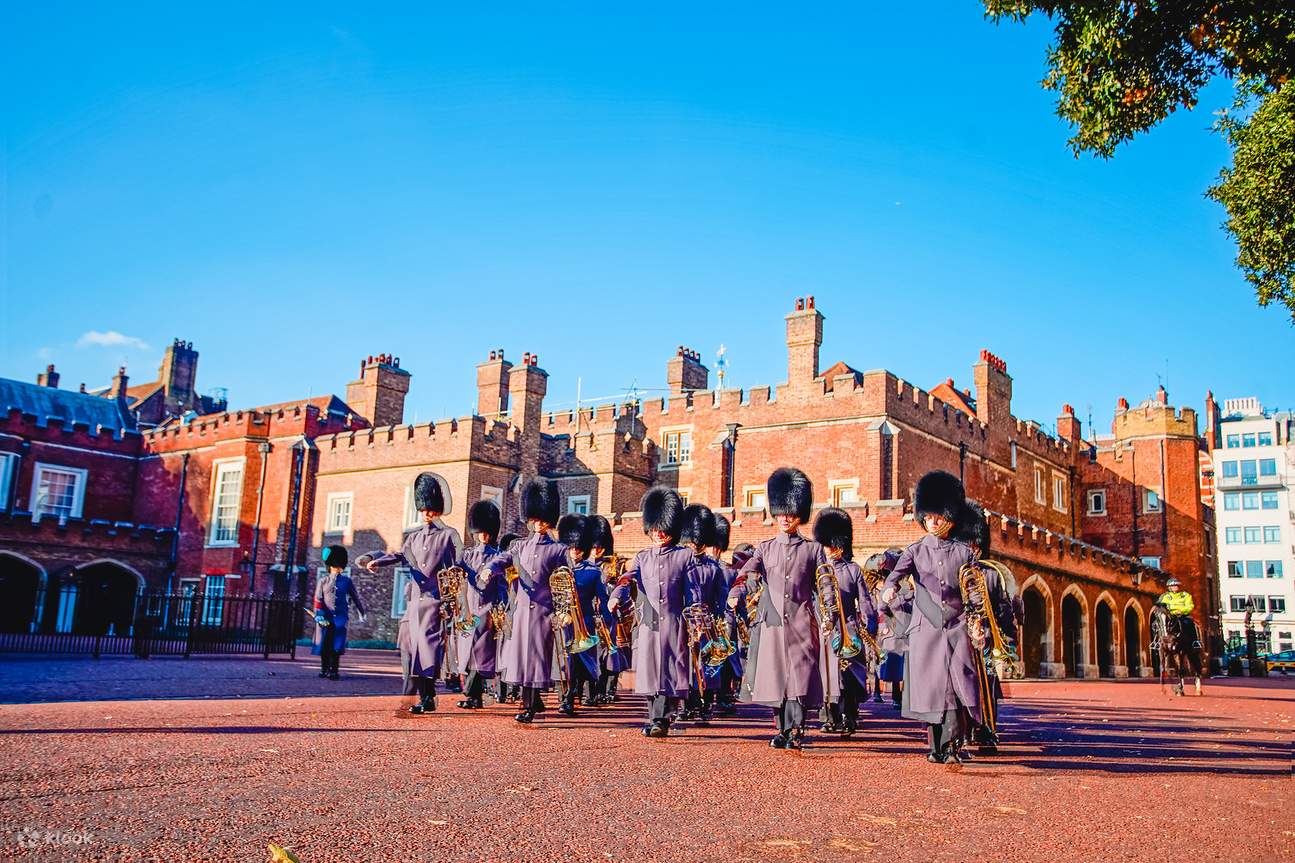 See Over 30 Top London Sights with a Fun Local Guide - Klook
