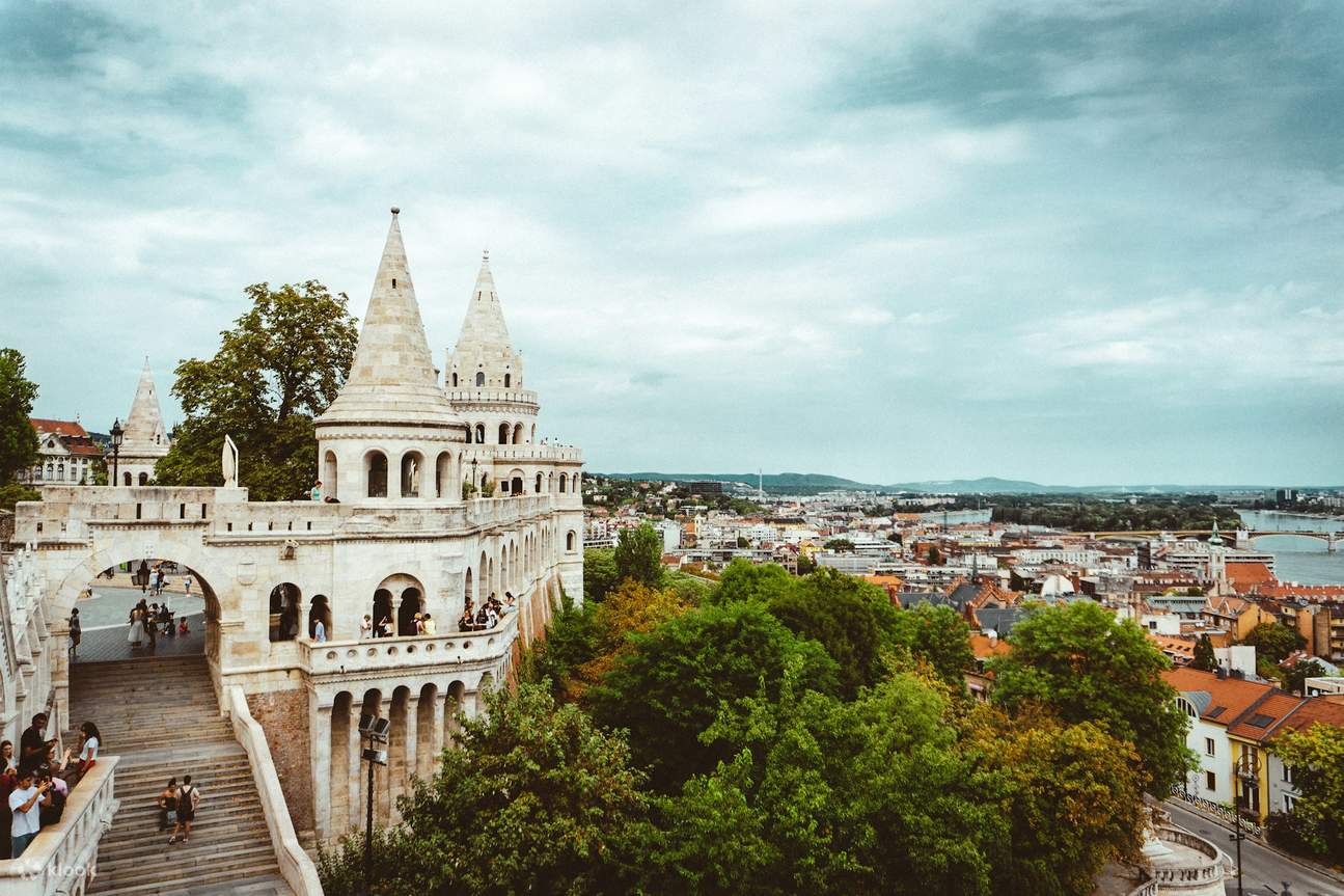 Descubre los Tesoros de Budapest: Recorrido Panorámico por la Línea 1 ...