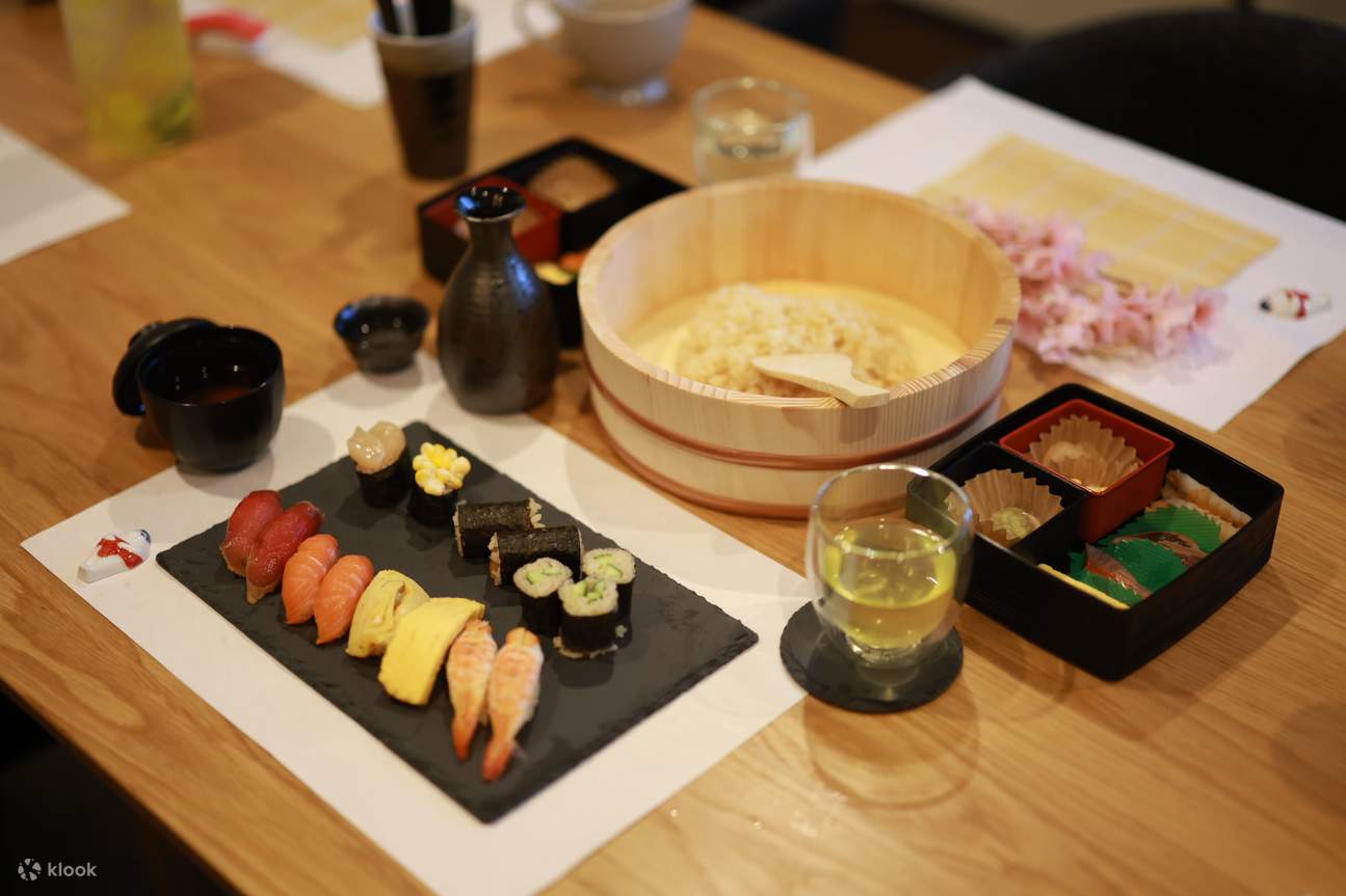 Membuat Sushi Asli dengan mantan koki sushi Michelin di Tokyo - Klook ...