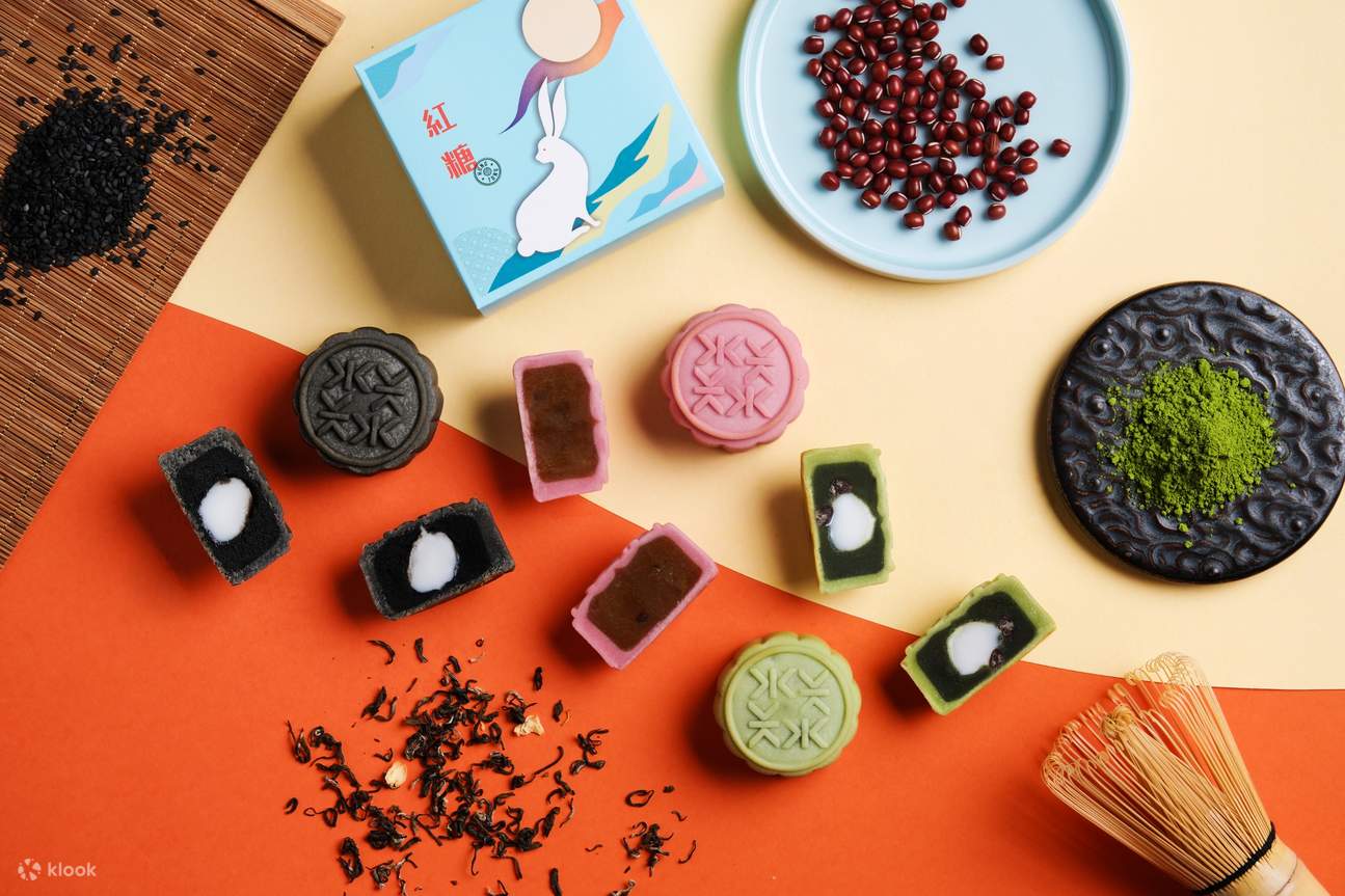 Kerry Hotel Hong Kong Mooncake offer | Hung Tong Double Egg Yolks with ...