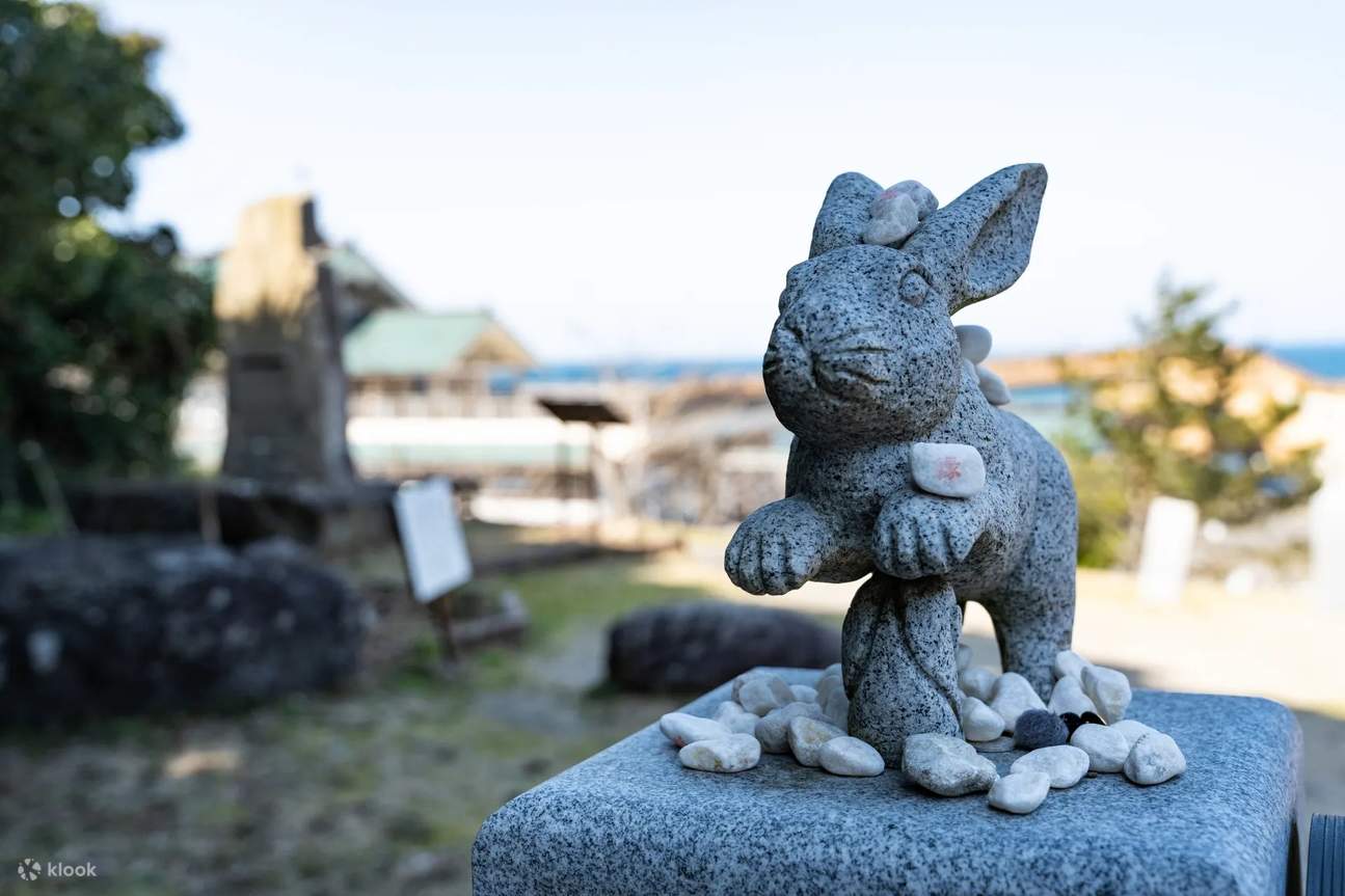 Uradome Coast, Tottori Sand Dunes, and Hakuto Shrine Bus Tour with ...