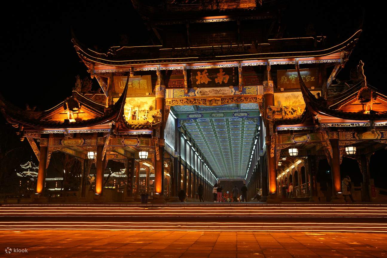 Chengdu Panda Base + Sanxingdui Museum / Dujiangyan / Leshan Giant ...