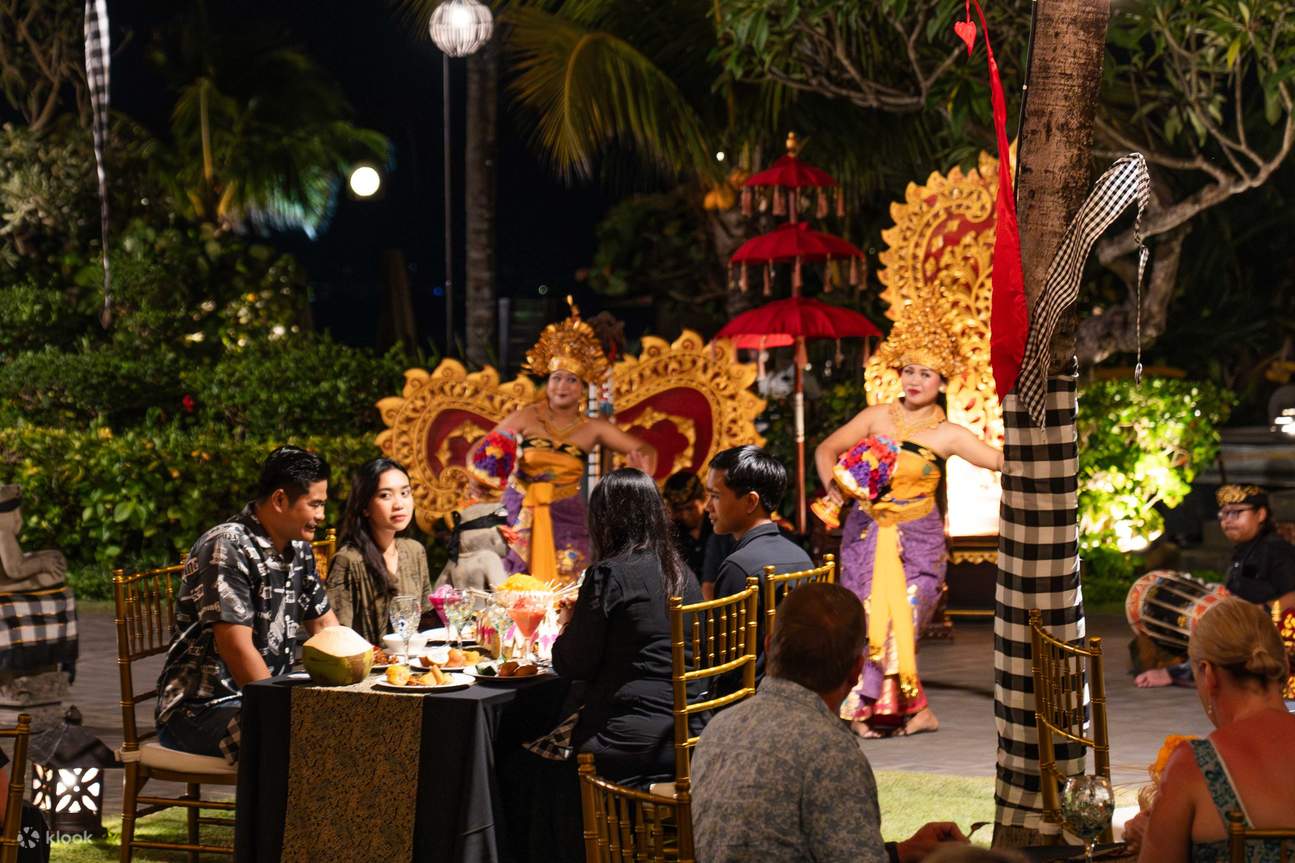 Makan Malam & Pertunjukan Budaya Asli Bali di The Seminyak Beach Resort ...