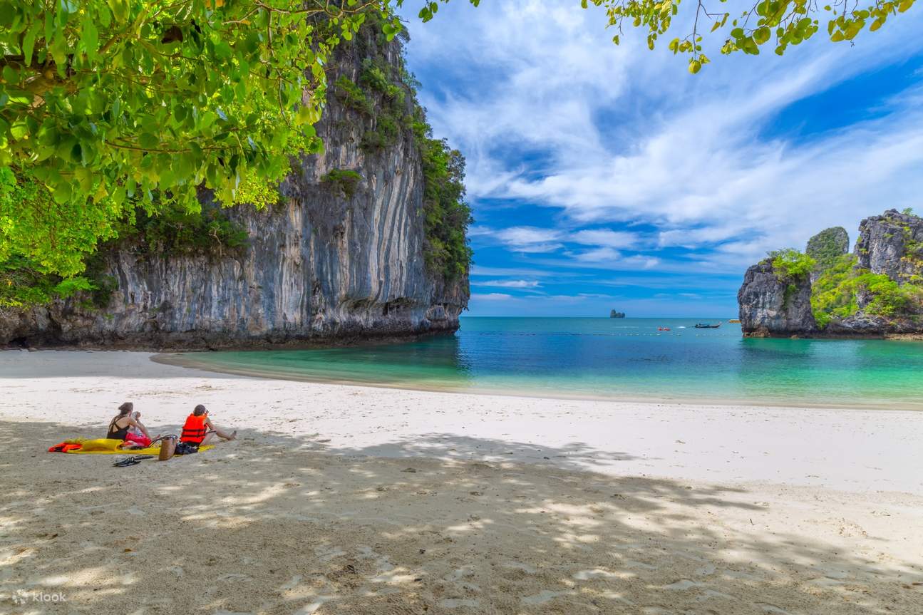 Hong Island Tour with Sunset BBQ Dinner - Klook India