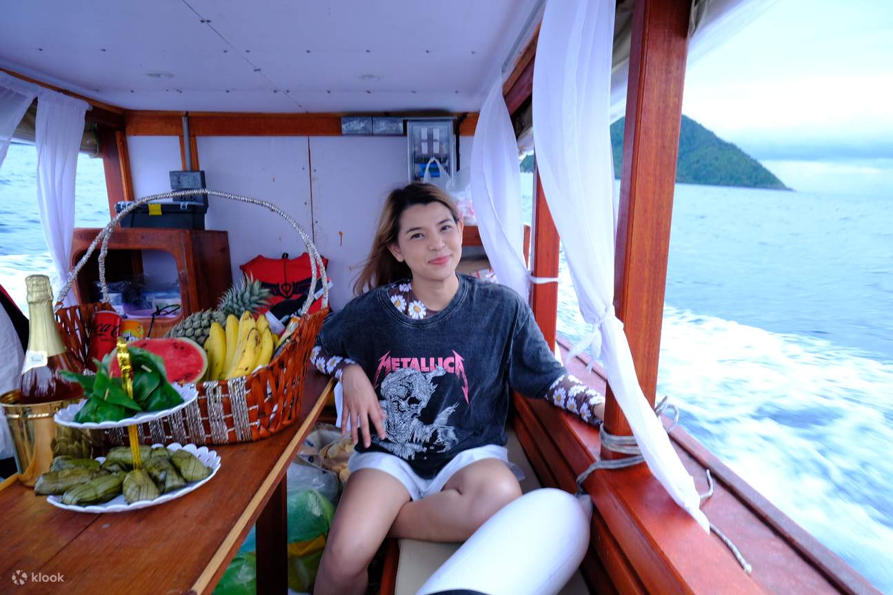 Sertai Dalam Menaiki Bot Tradisional Mewah Persendirian Pulau Coral ...