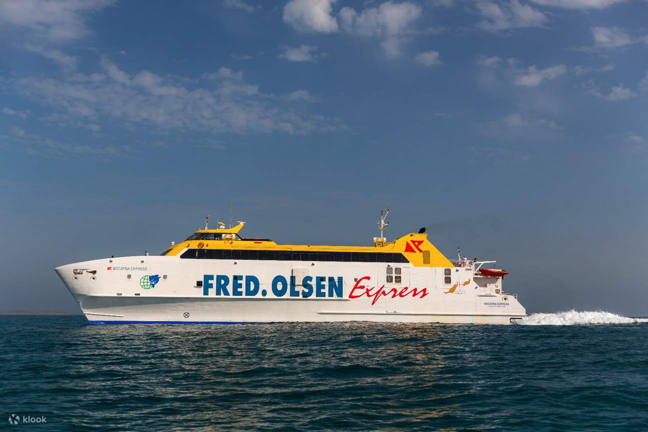 ferry-transfers-between-corralejo-on-fuerteventura-and-playa-blanca-on