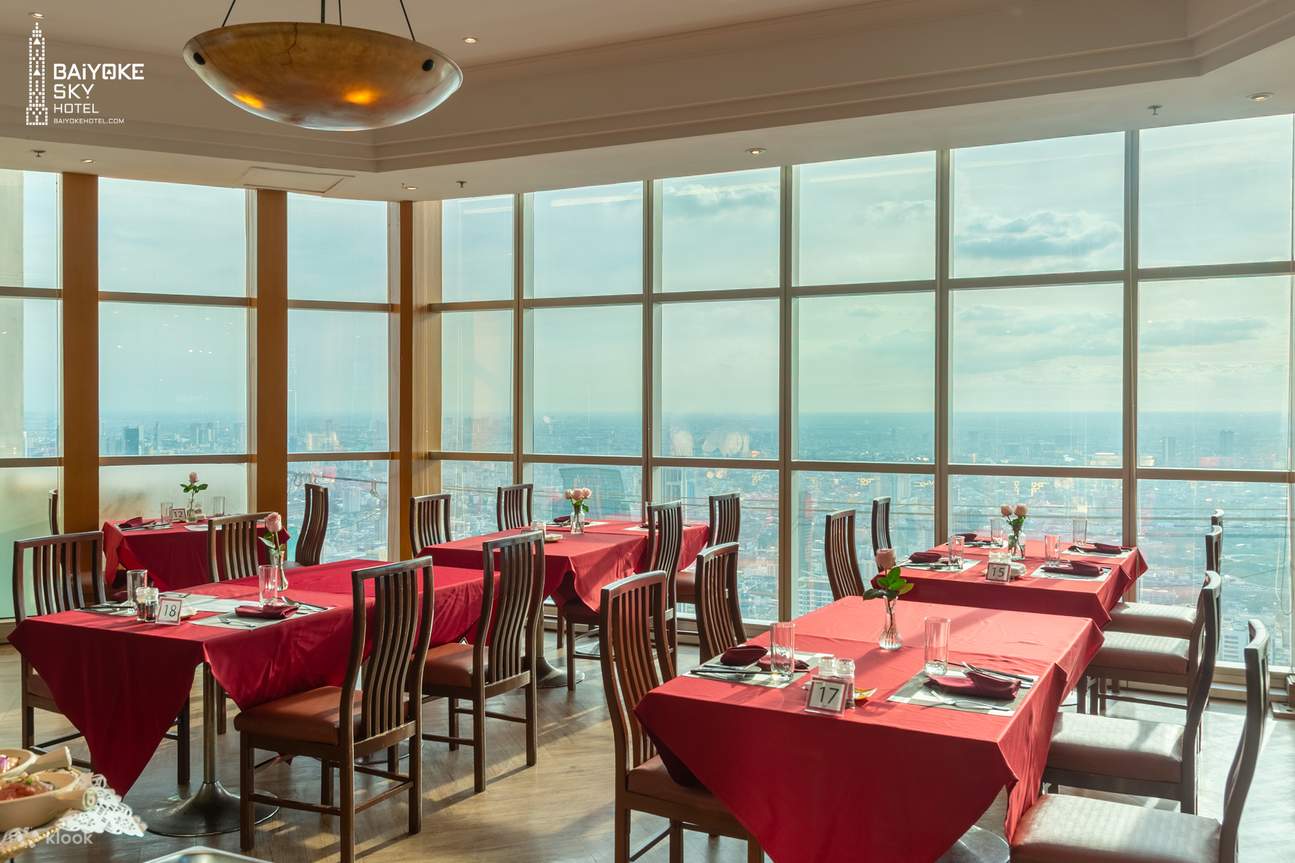Baiyoke Sky Hotel 79e étage Stella Palace Buffet chinois avec entrée à ...