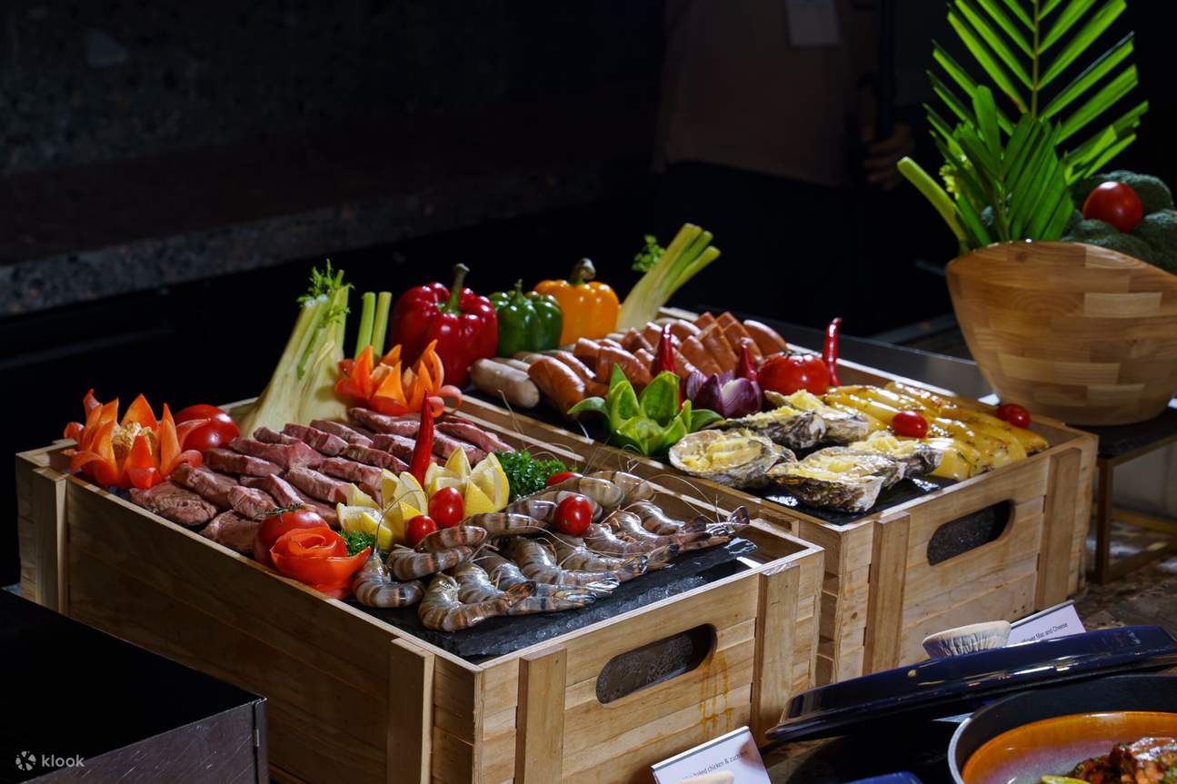 Prasmanan Makanan Laut di L7 West Lake Hanoi by Lotte - Restoran ...