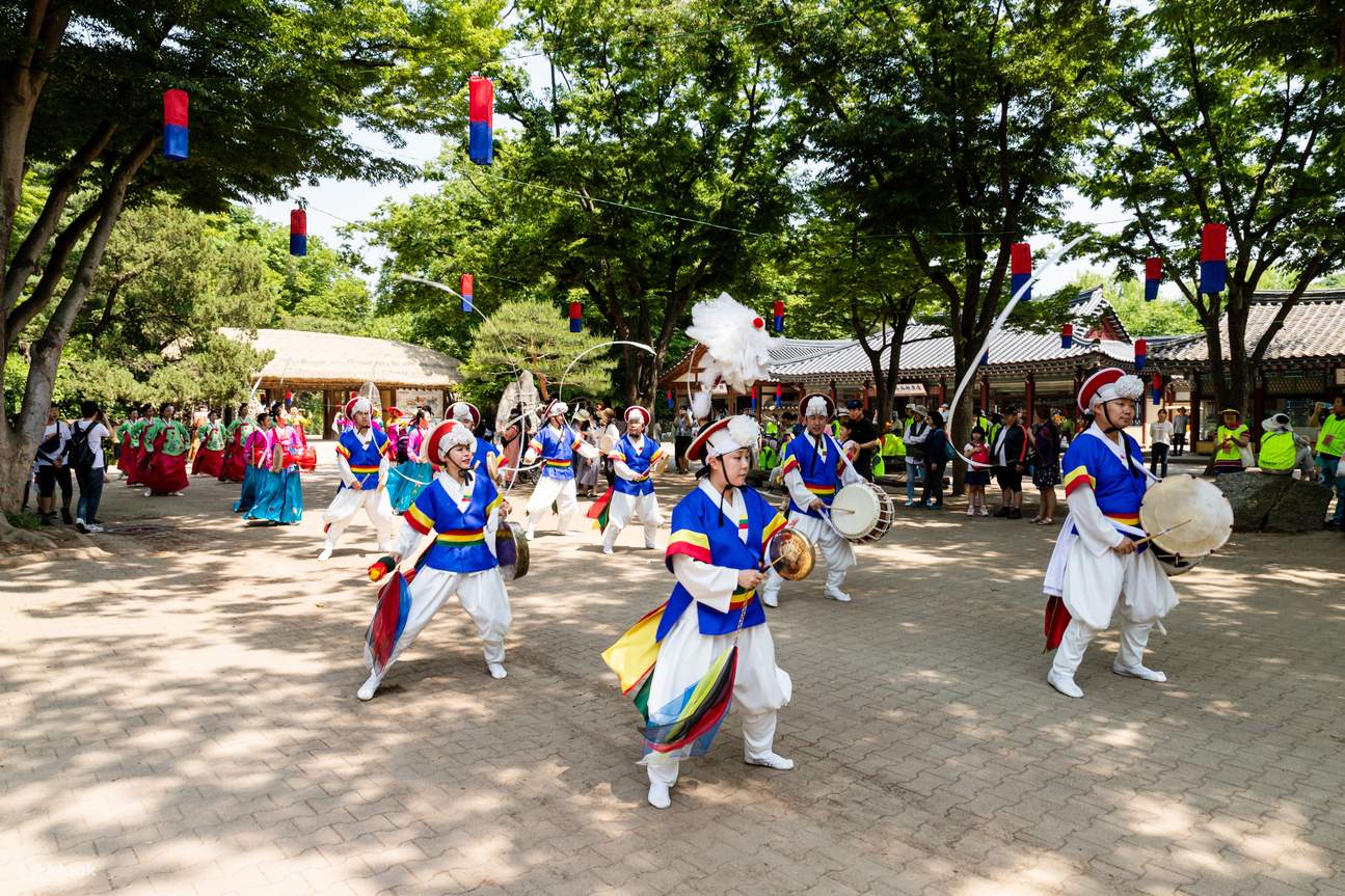 Korean Folk Village & Painters Show & Han River Cruise & Everland Tour ...