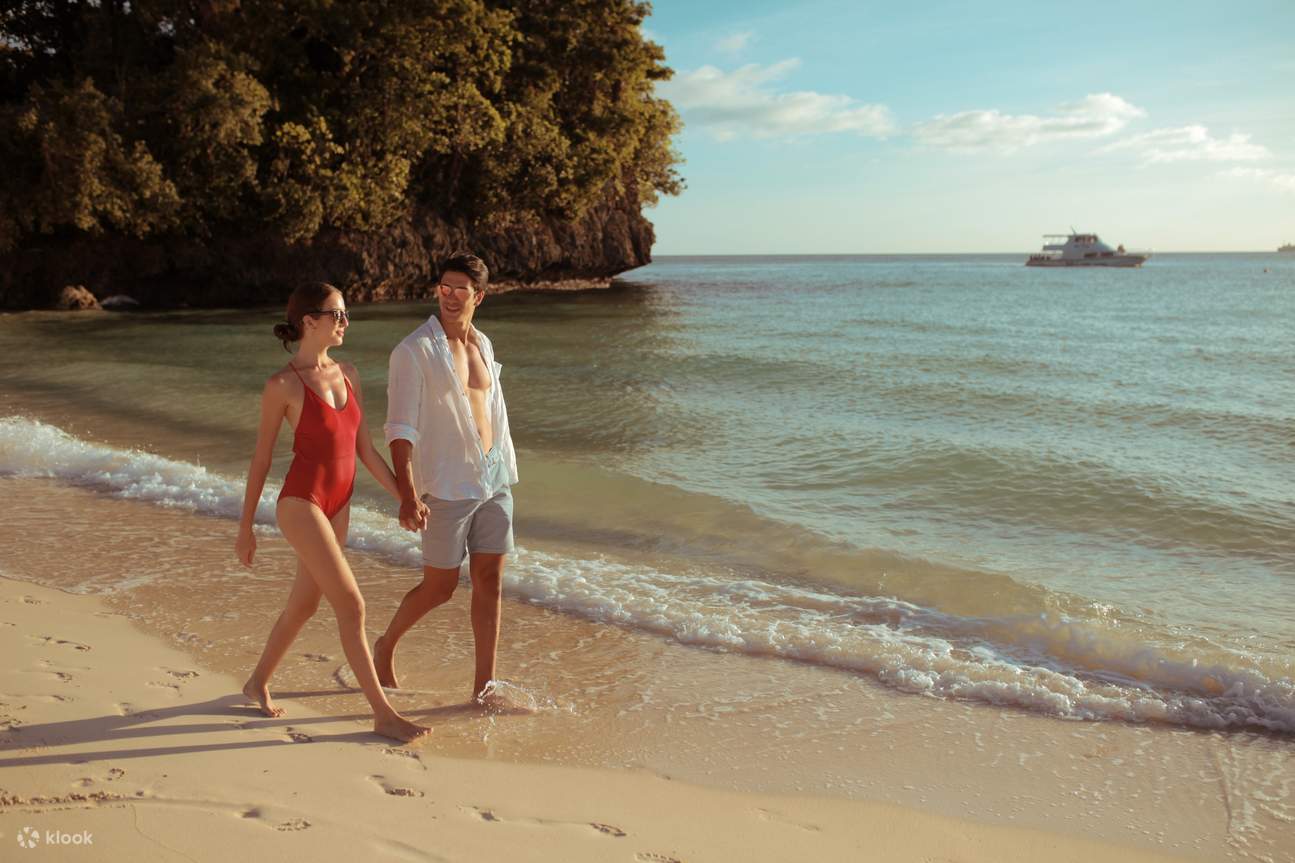 Azure Beach Club Day Pass - Klook