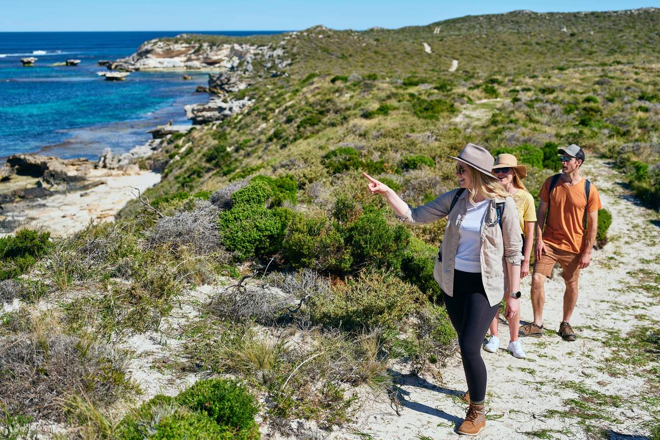 Lakes And Bays Guided Hiking di Pulau Rottnest - Klook Indonesia