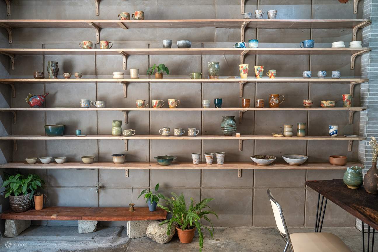 Xưởng gốm tại La Union của Putik Friends Pottery Studio & Cafe - Klook ...