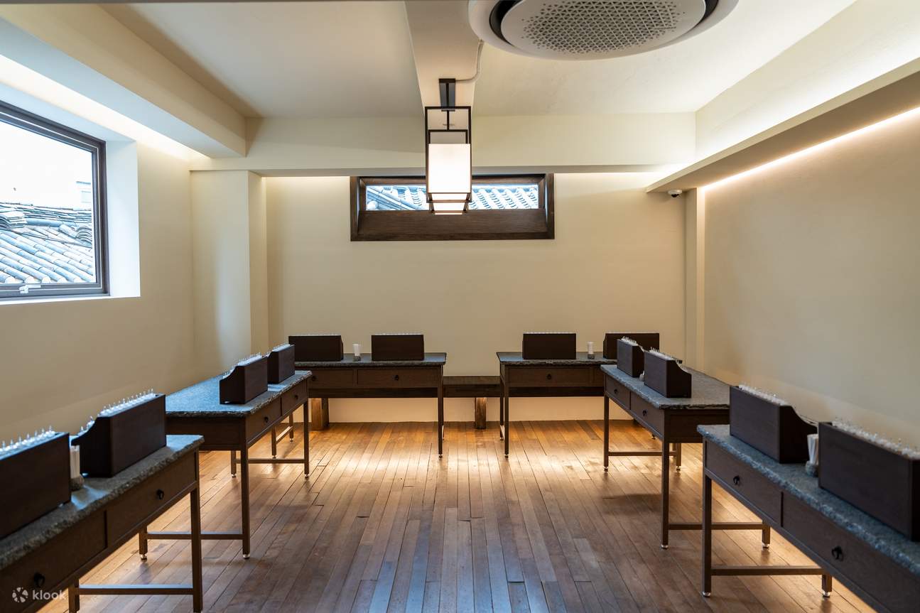 Bukchon GreedyScent: Create your own special scent in a hanok - Klook ...