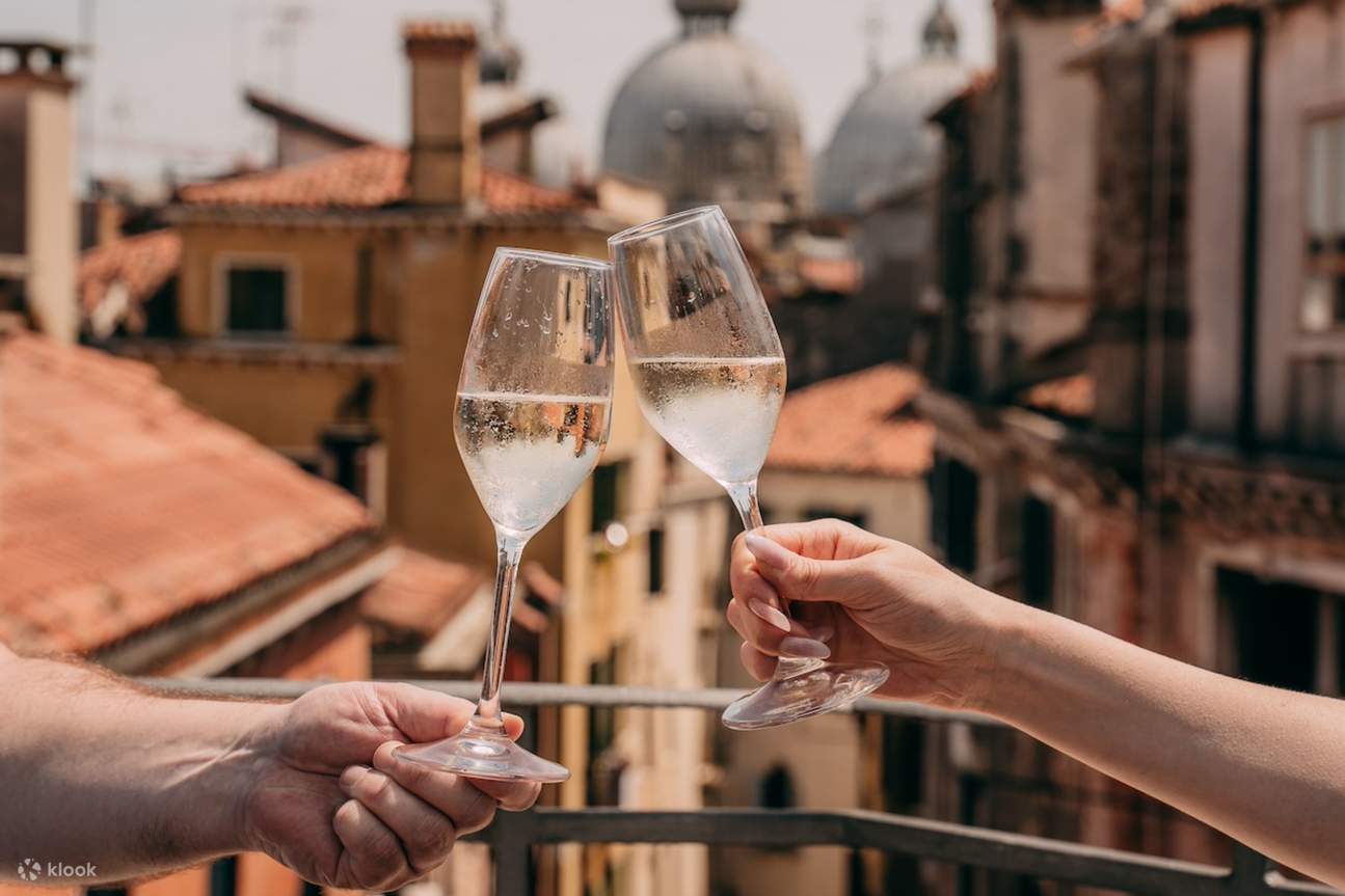 Rooftop terraces tour with Prosecco tasting in Venice - Klook United ...