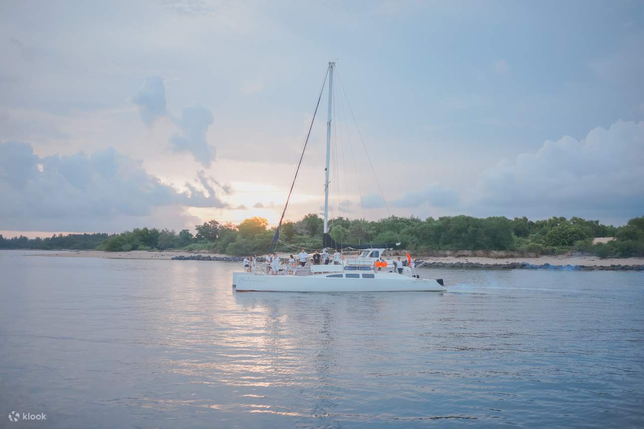 Full Day Nusa Lembongan Cruise by Aneecha Sailing - Klook Singapore