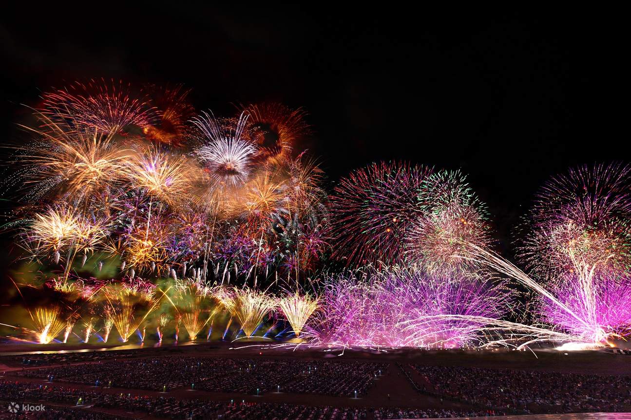 Fireworks of the Echigo Sea "Kashiwazaki Fireworks Festival ...