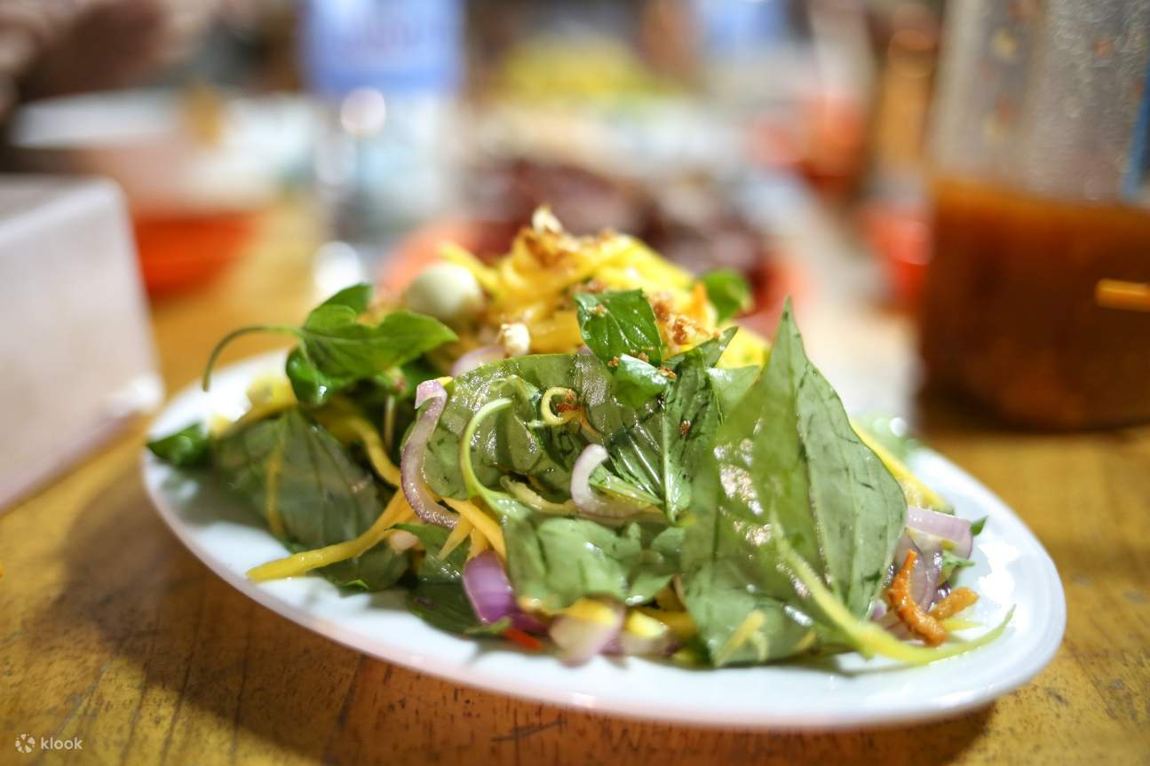 Phnom Penh Food Tour oleh Lost Plate Food Tours di Kamboja - Klook ...