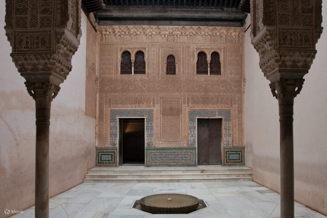 Alhambra, Generalife, dan dengan Arabian Bath Walking Tour dari Granada ...