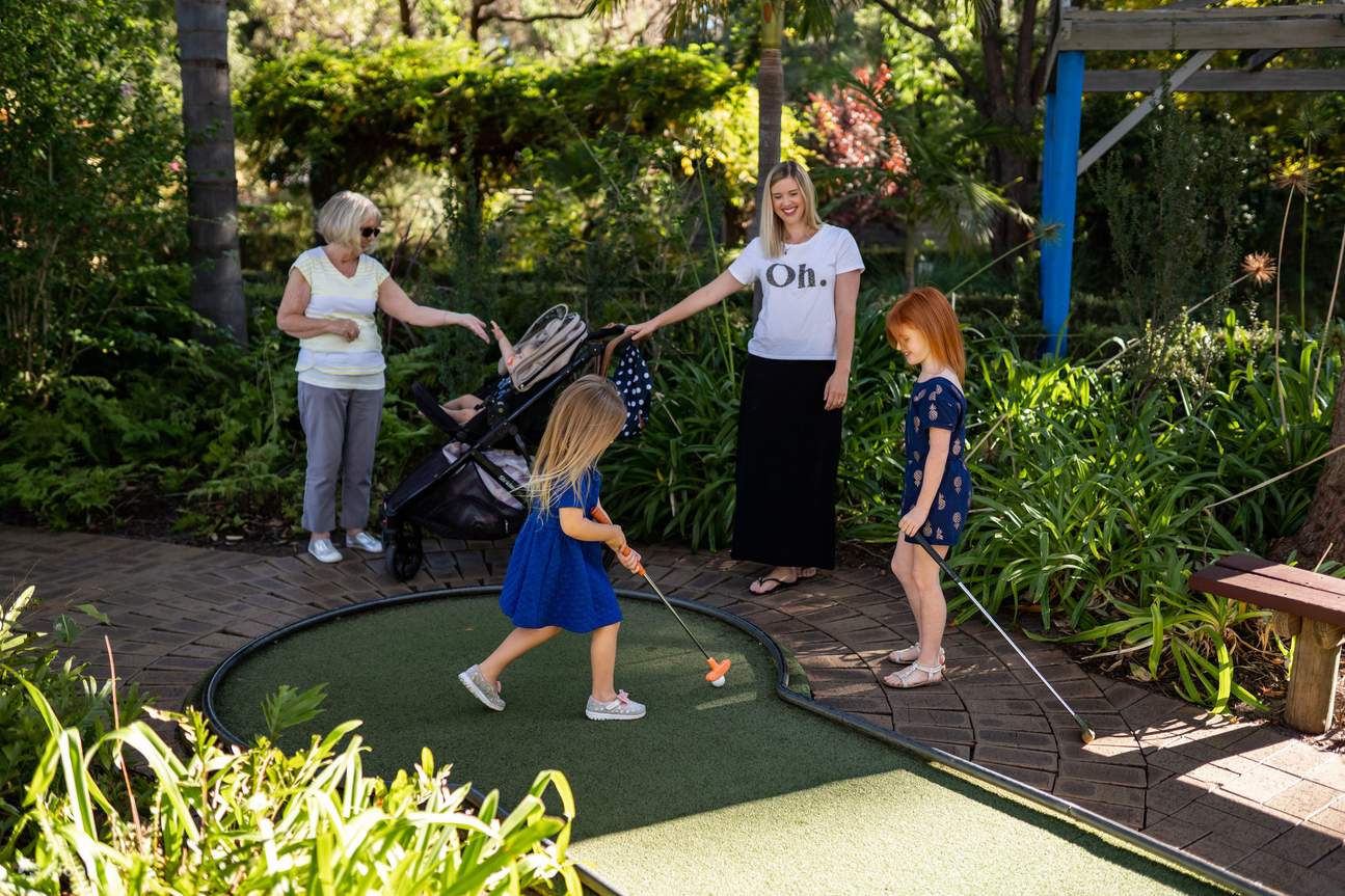 Pengalaman Glow Golf di Taman Botani Wanneroo - Klook Amerika Syarikat