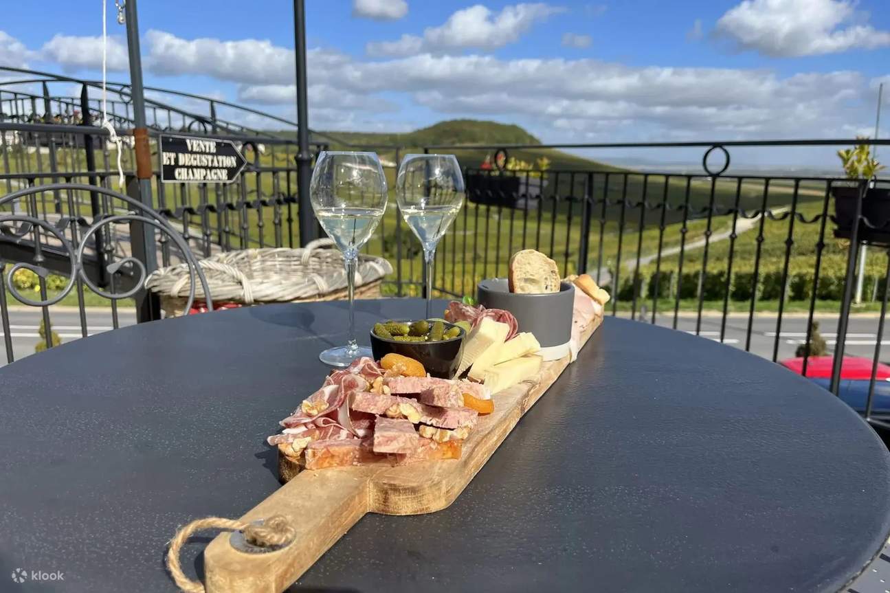 Authentic Champagne Tour: 3 vineyards, 10 Tastings & Lunch - Klook India