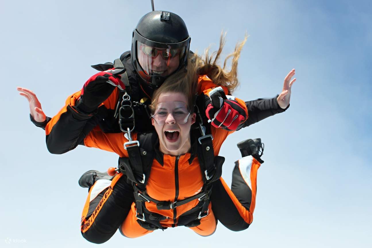 Tandem Skydiving Experience in Prague - Klook, Vereinigte Staaten