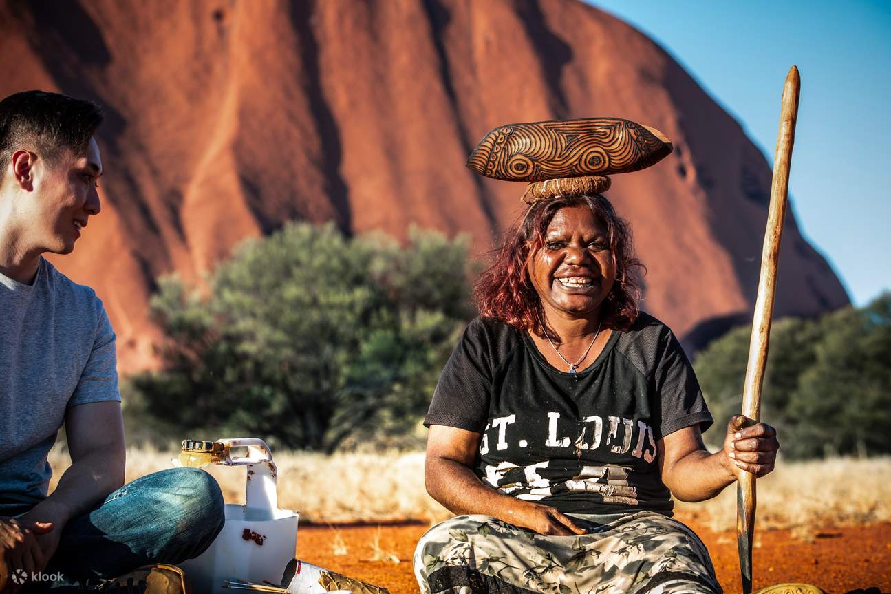 Visite d'une heure de l'art rupestre culturel aborigène d'Uluru - Klook ...