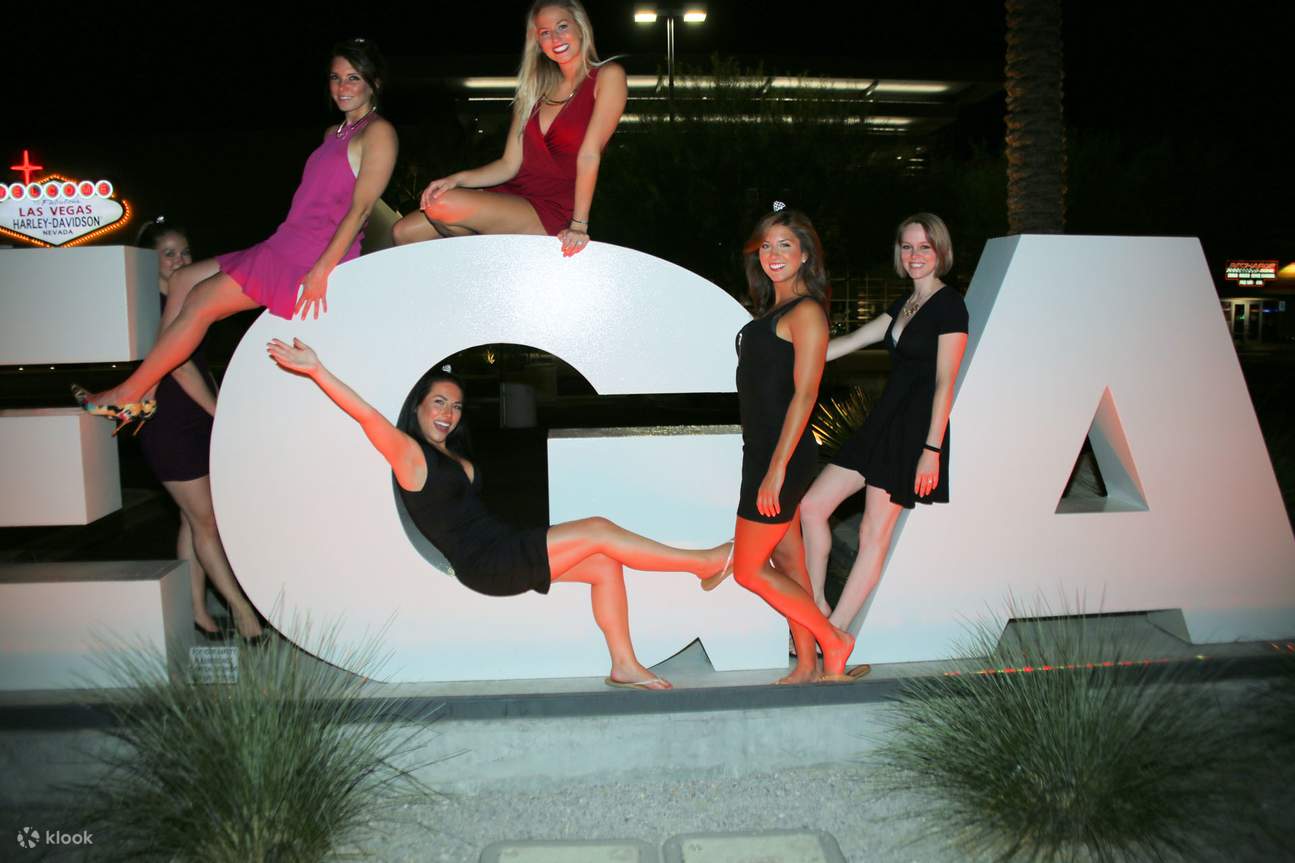 Las Vegas Strip Limousine Private 2-Hour Photo Tour - Klook United States