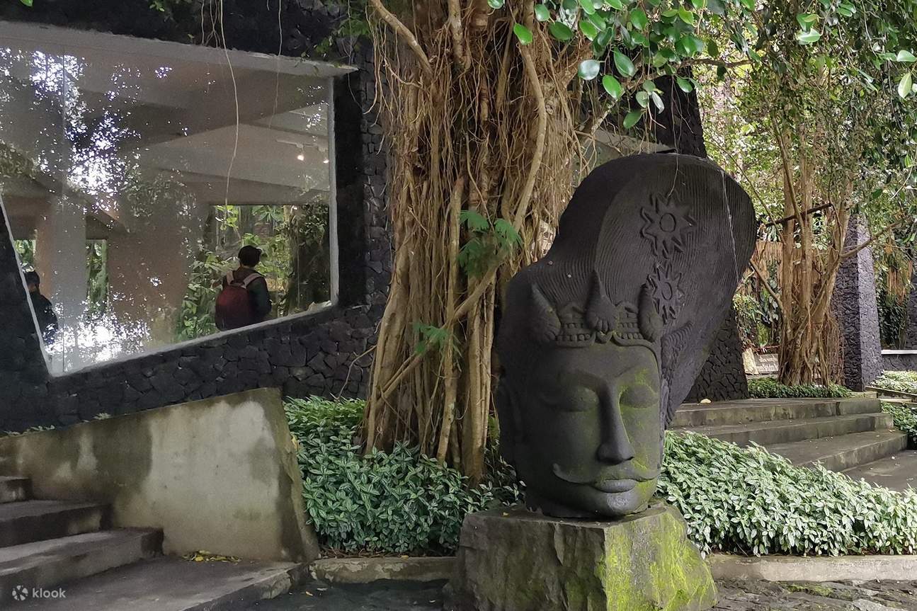 Private Ulen Sentalu Museum and Selogriyo Temple Tour - Klook
