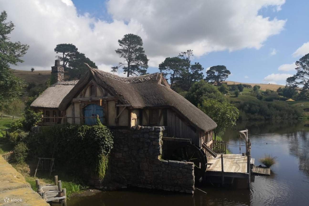 Hobbiton Express Tour per piccoli gruppi con pranzo incluso da Auckland ...
