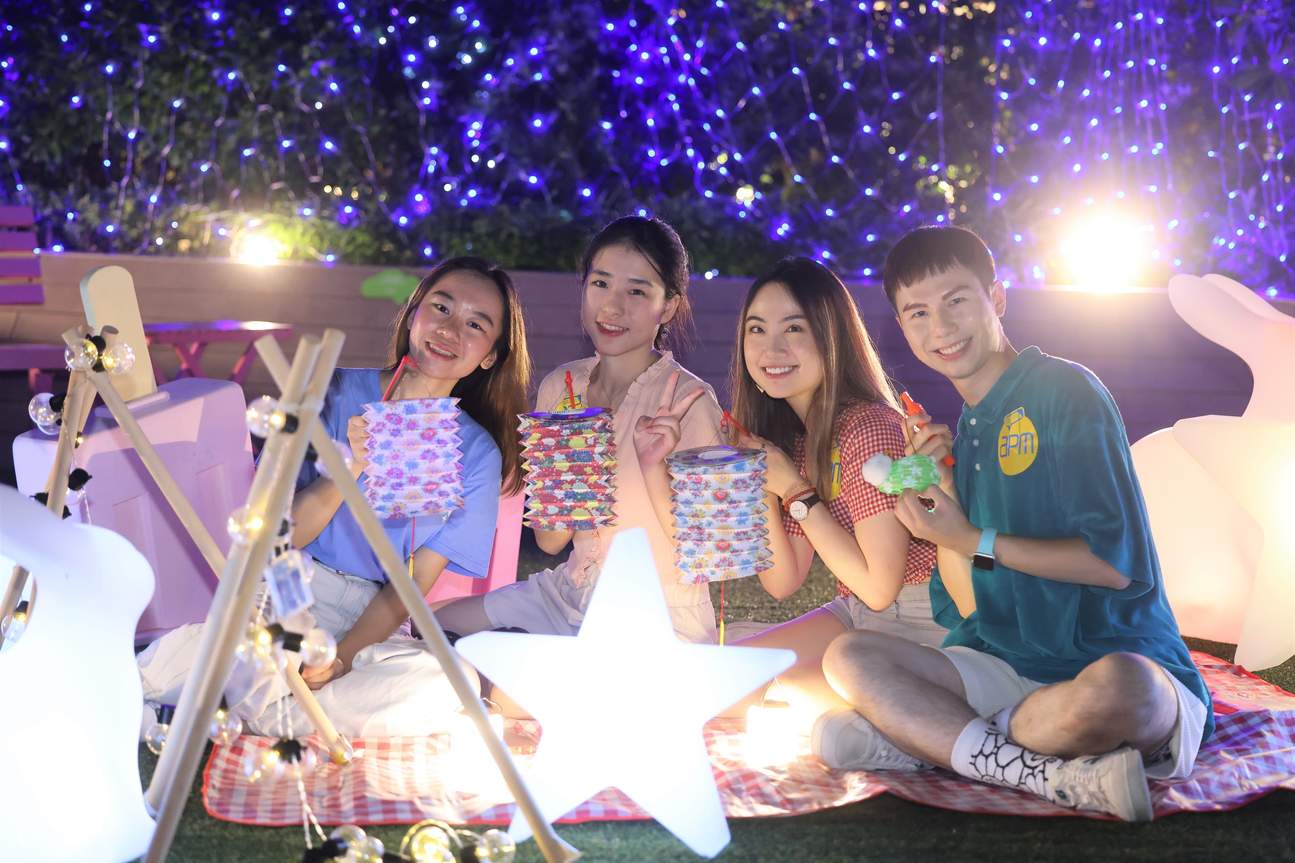 apm 户外电影．彩灯．赏月夜体验套票（体验套票含COVA月饼等） - Klook客路