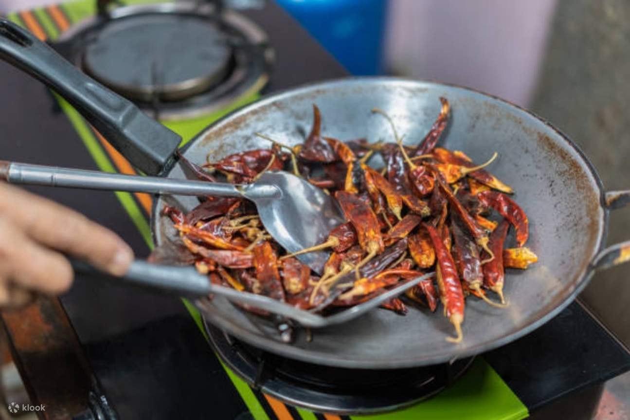 Visit Michelin chefs and enjoy the hot pot show_Eatwith - Klook Singapore